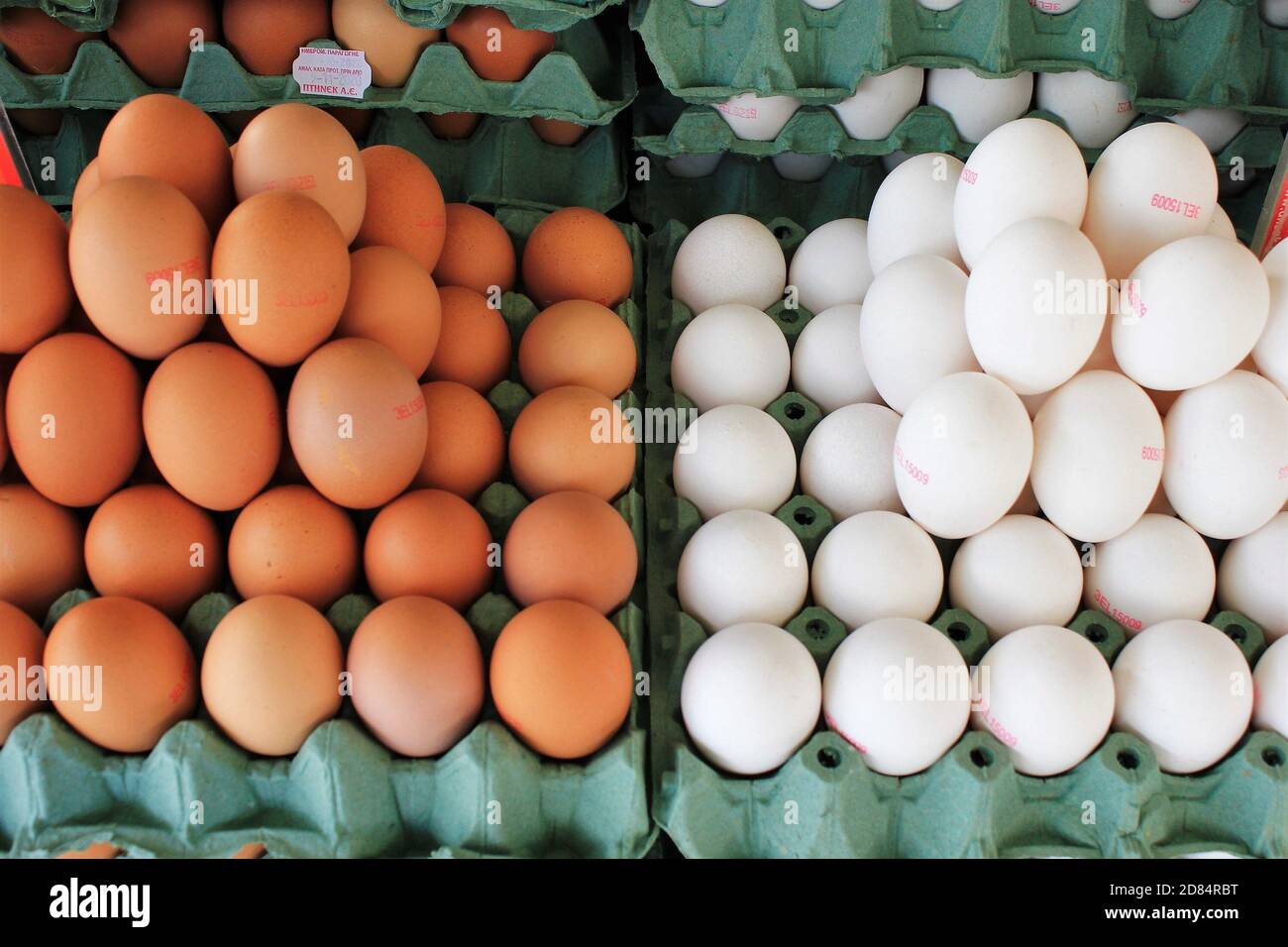 Stall with eggs at street market Stock Photo - Alamy