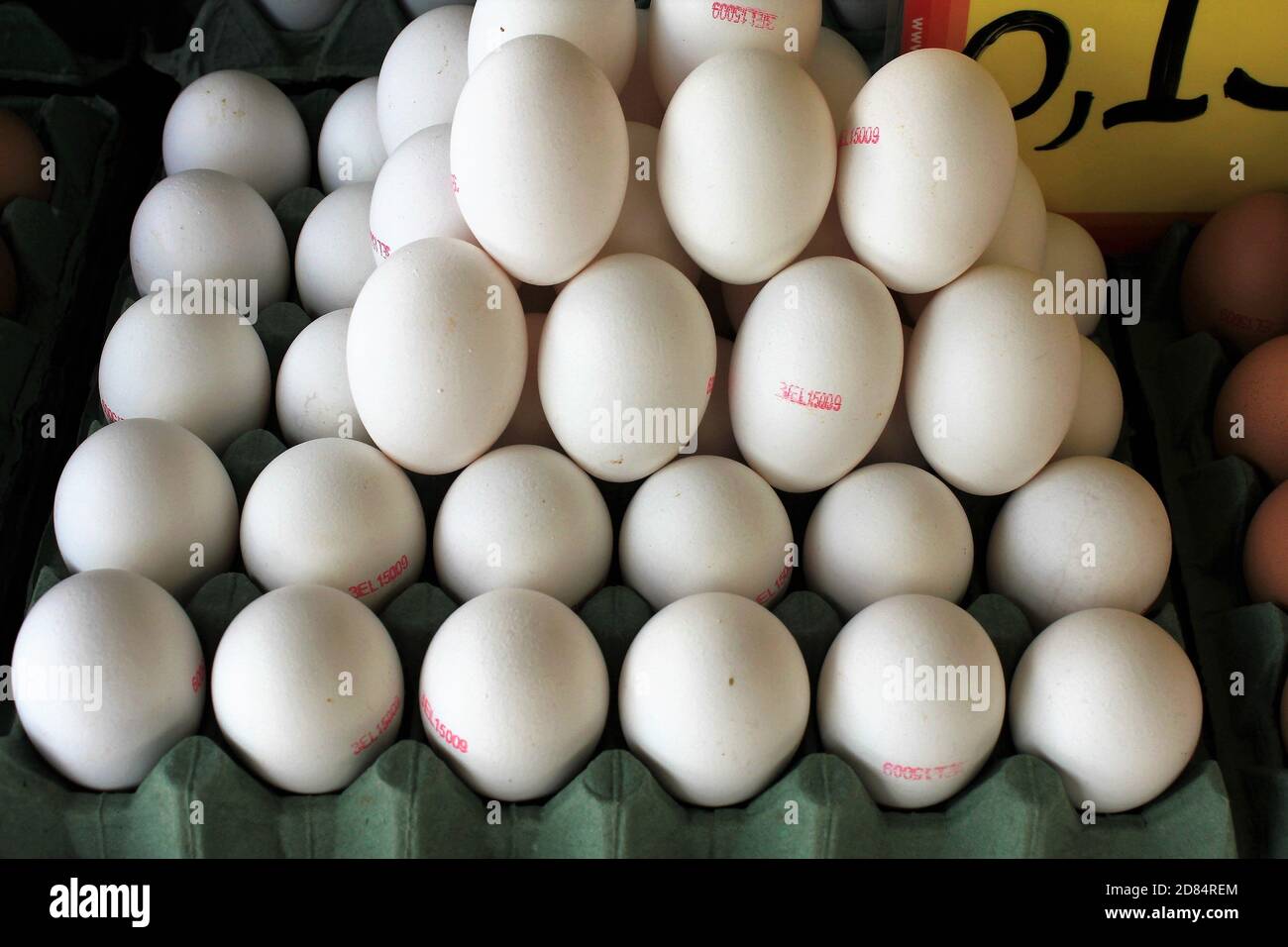 Stall with eggs at street market Stock Photo - Alamy