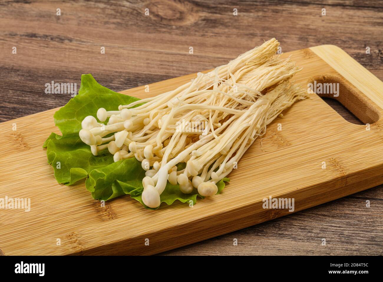 Raw Japanese Enoki mushrooms for cooking Stock Photo - Alamy
