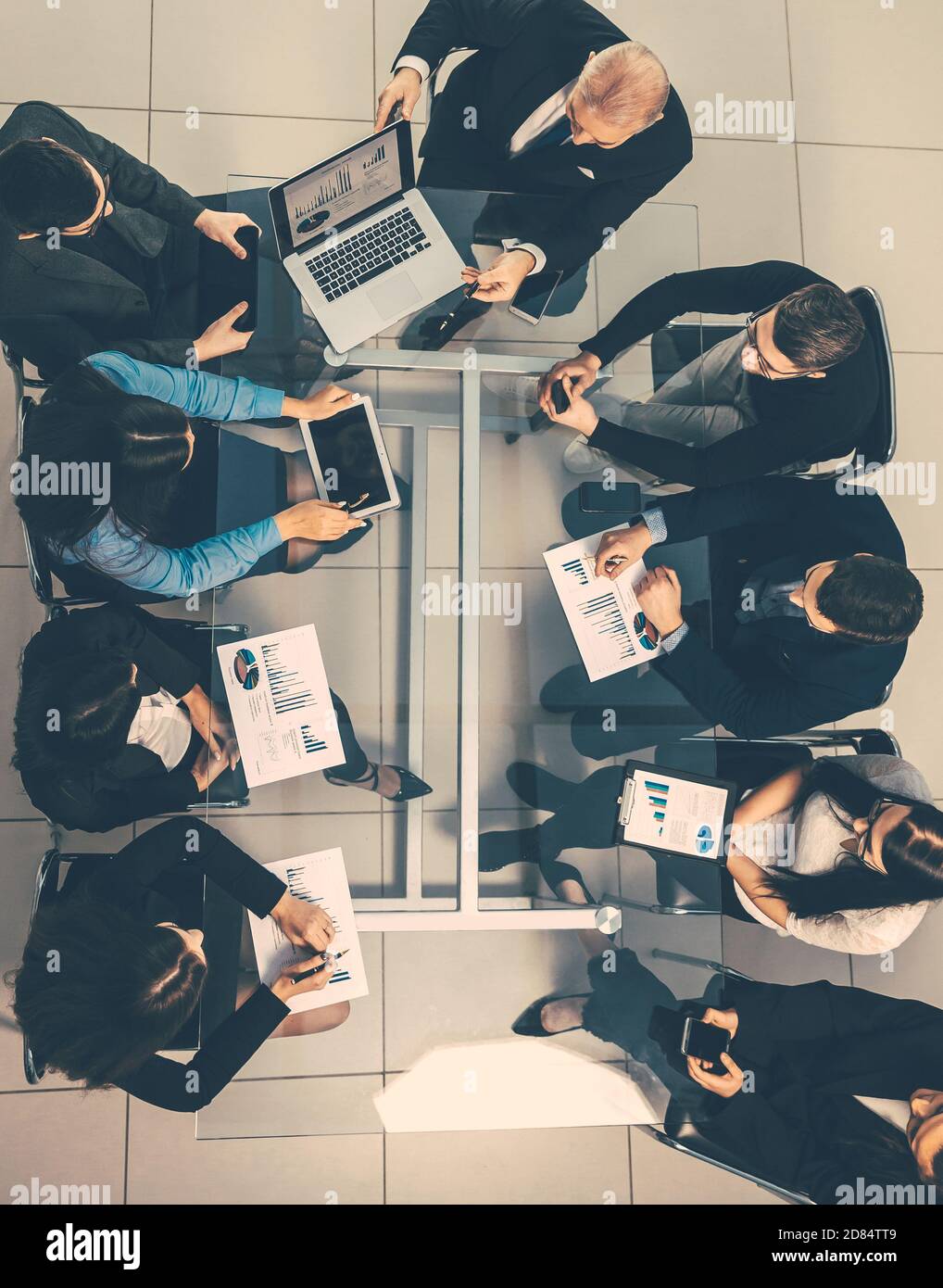 business team using a laptop to analyze financial data Stock Photo - Alamy