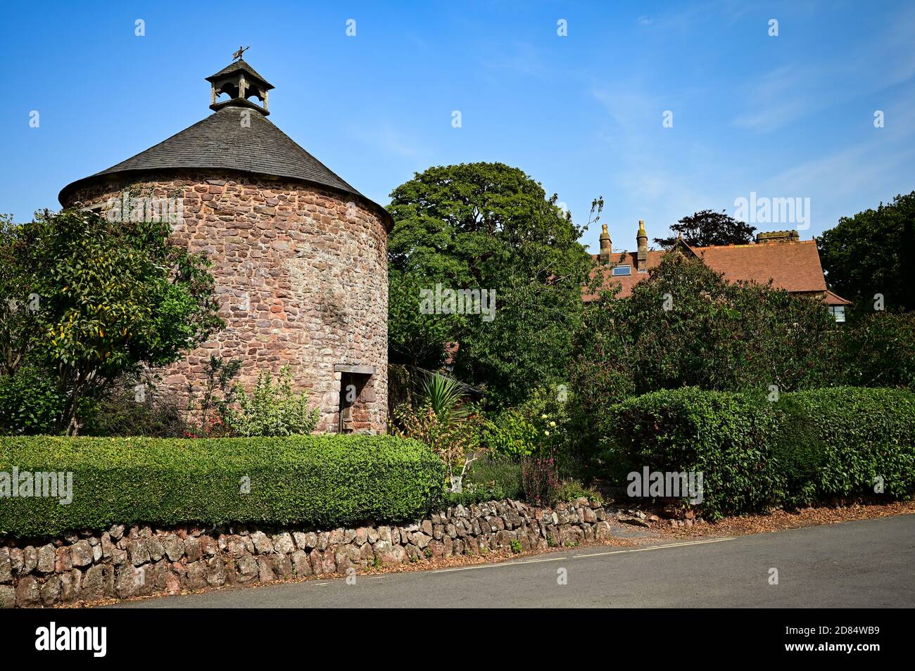Dovecote building buildings hi-res stock photography and images - Alamy