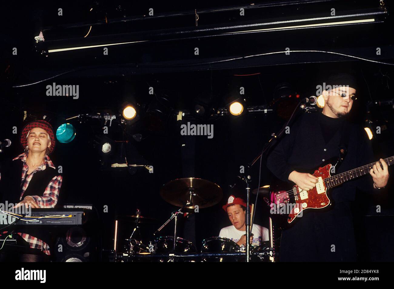 Natasha Shneider, Jack Irons and Alain Johannes von Eleven live on ...