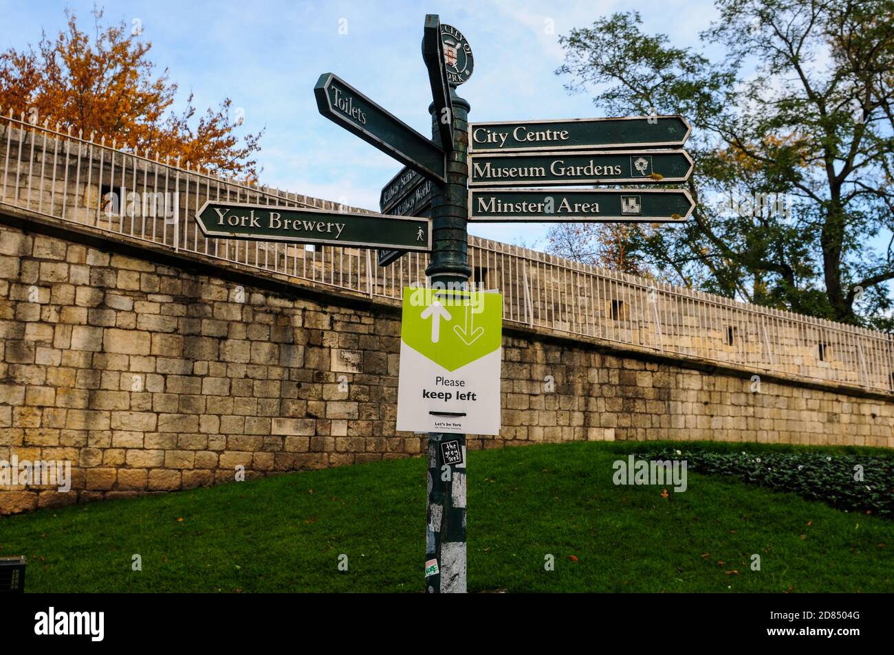 York, UK, England, 25-10-2020, Tourist arrowed signage to the torurist ...