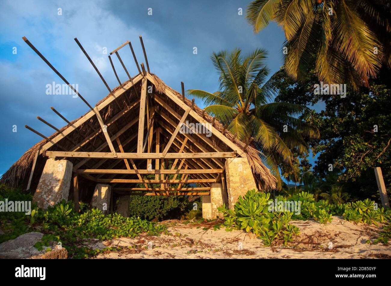Traditional wooden house seychelles hi-res stock photography and images ...