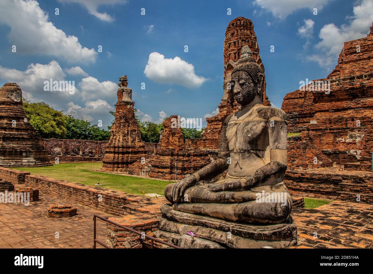 Ayutthaya Wat Mahathat Stock Photo - Alamy