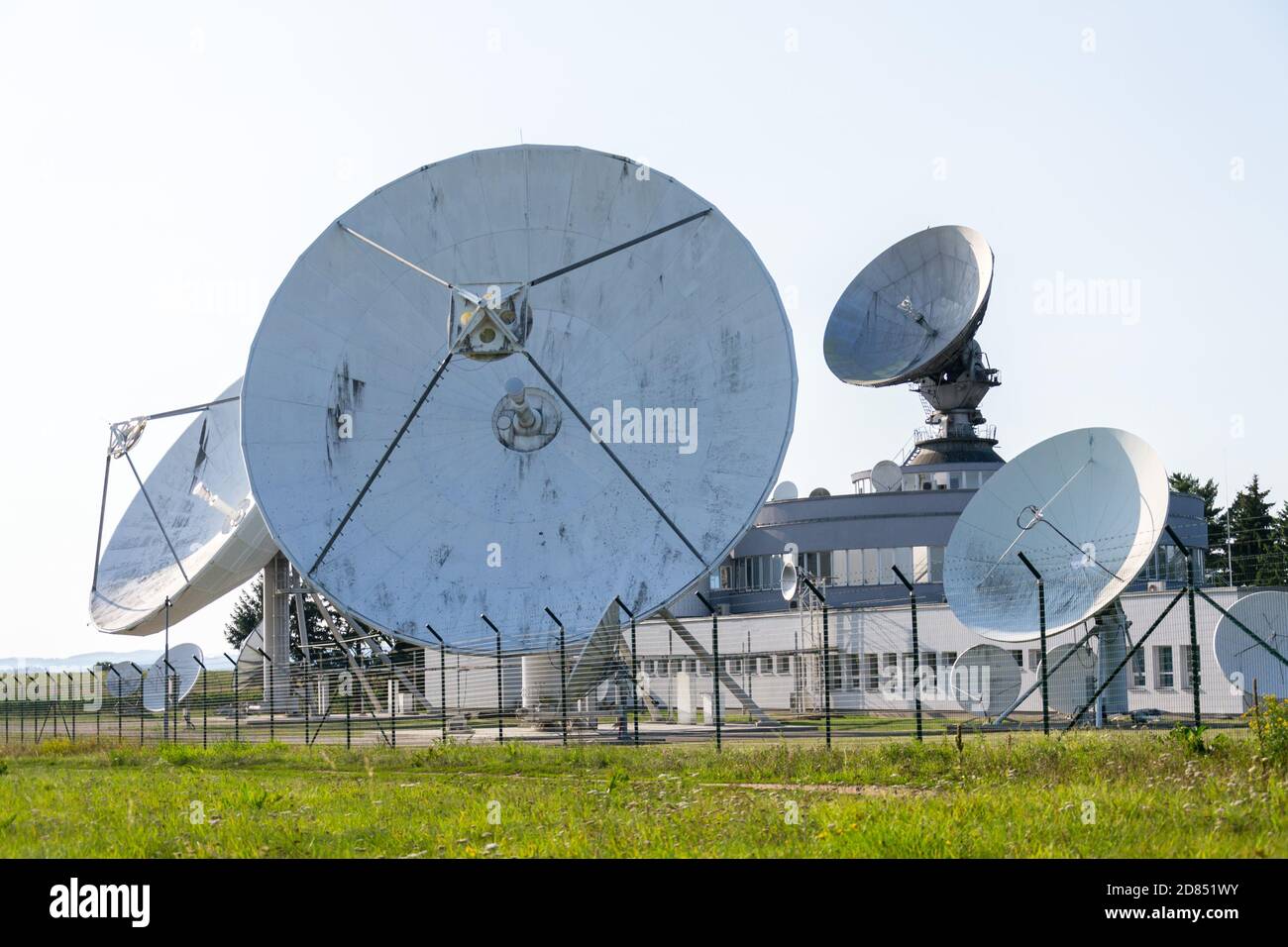 Radio link antenna hi-res stock photography and images - Alamy
