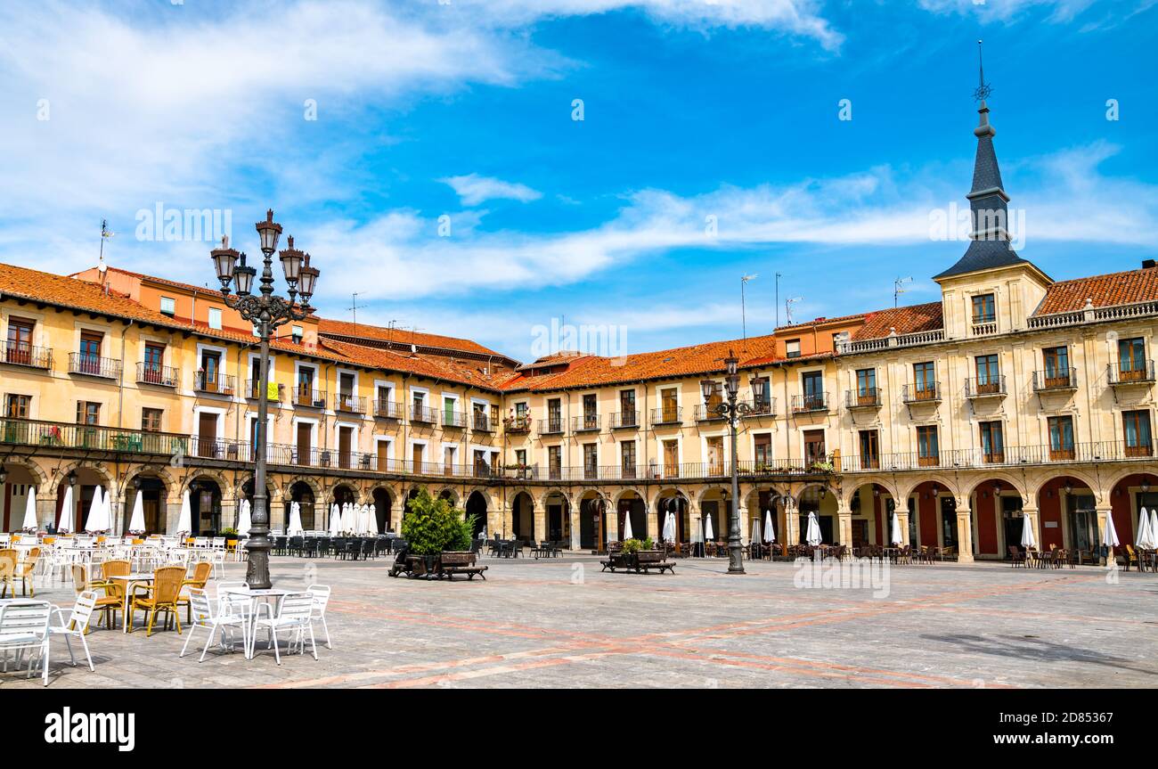 Plaza mayor in león hi-res stock photography and images - Alamy