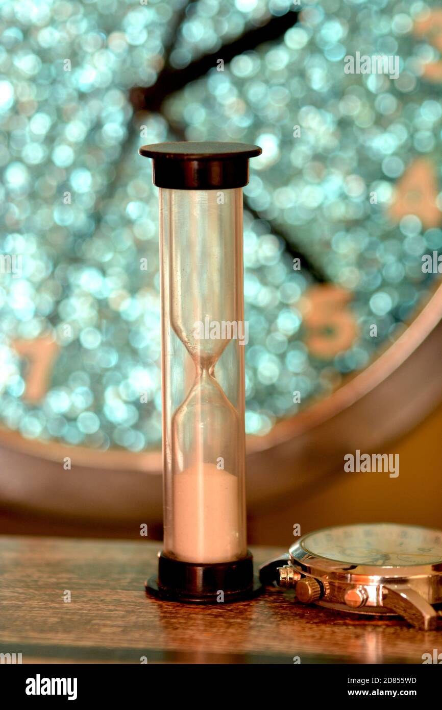 hourglass watch time concept Stock Photo - Alamy