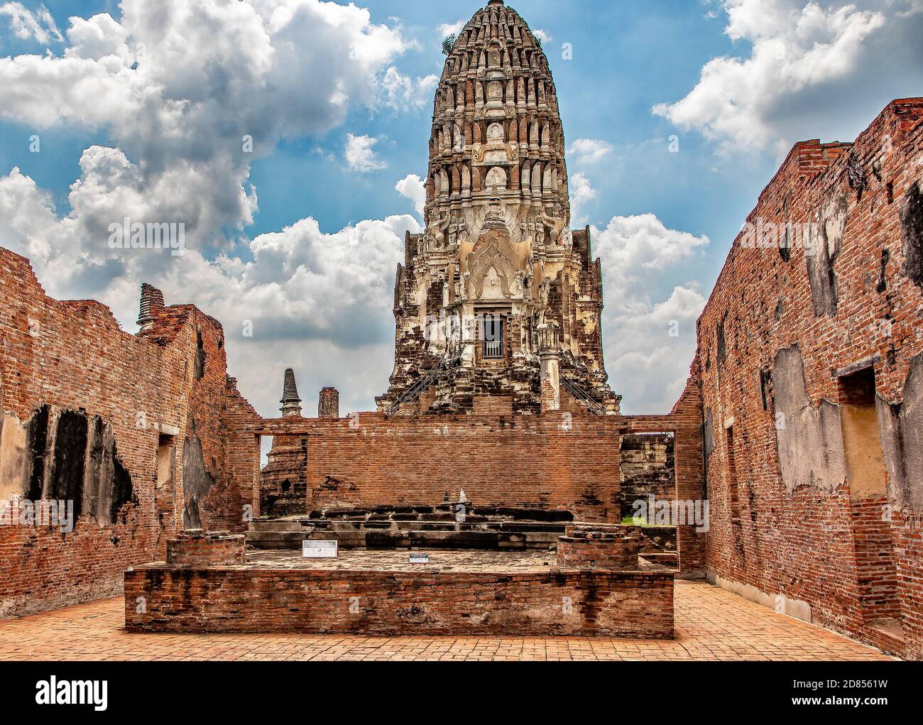 Ayutthaya Wat Ratchaburana Stock Photo - Alamy