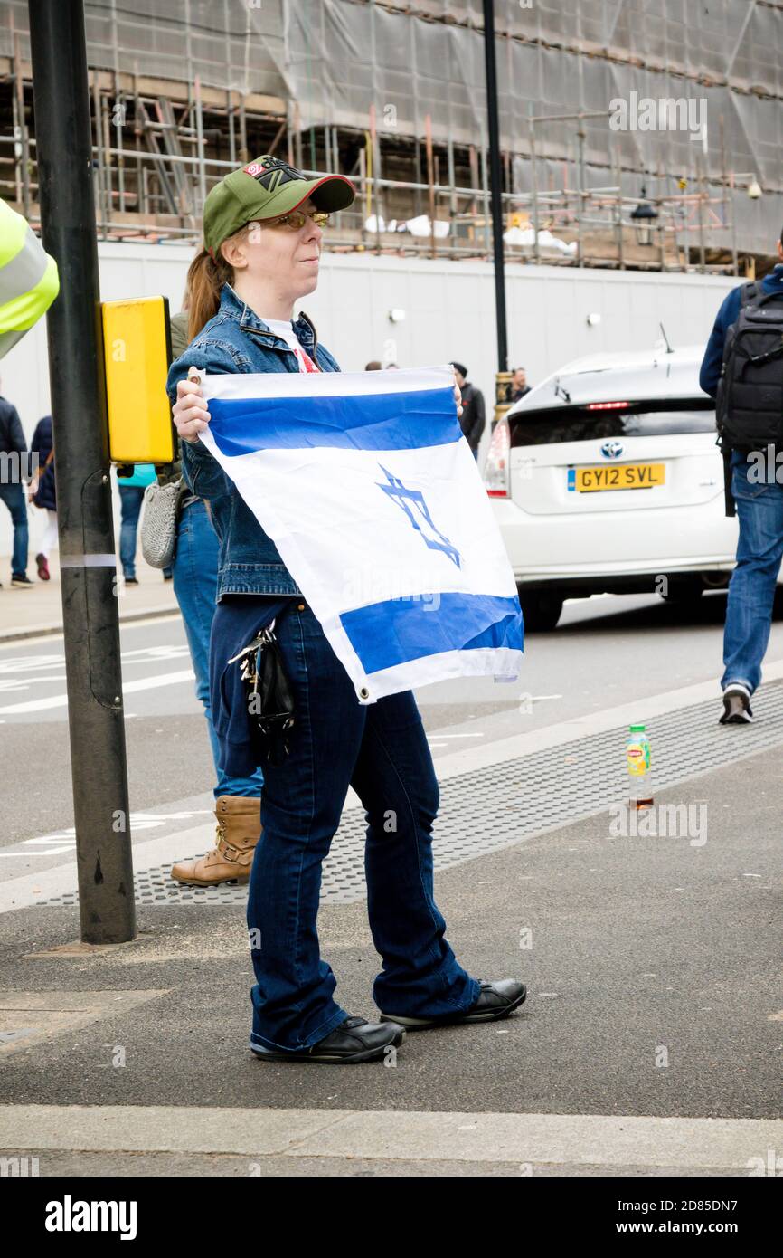 London, United Kingdom, 7st April 2018:- Pro Israel Protesters gather ...