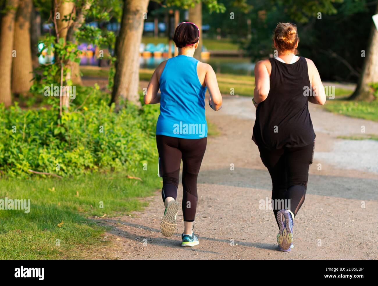 Athletes running around track hi-res stock photography and images - Alamy