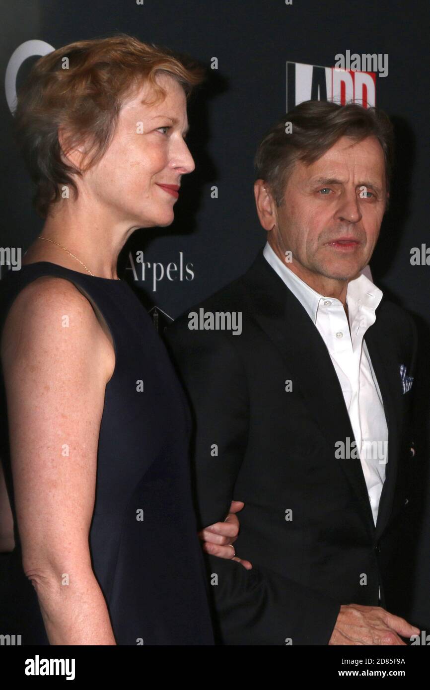 LOS ANGELES - OCT 7: Lisa Rinehart, Mikhail Baryshnikov at the 2017 Los ...