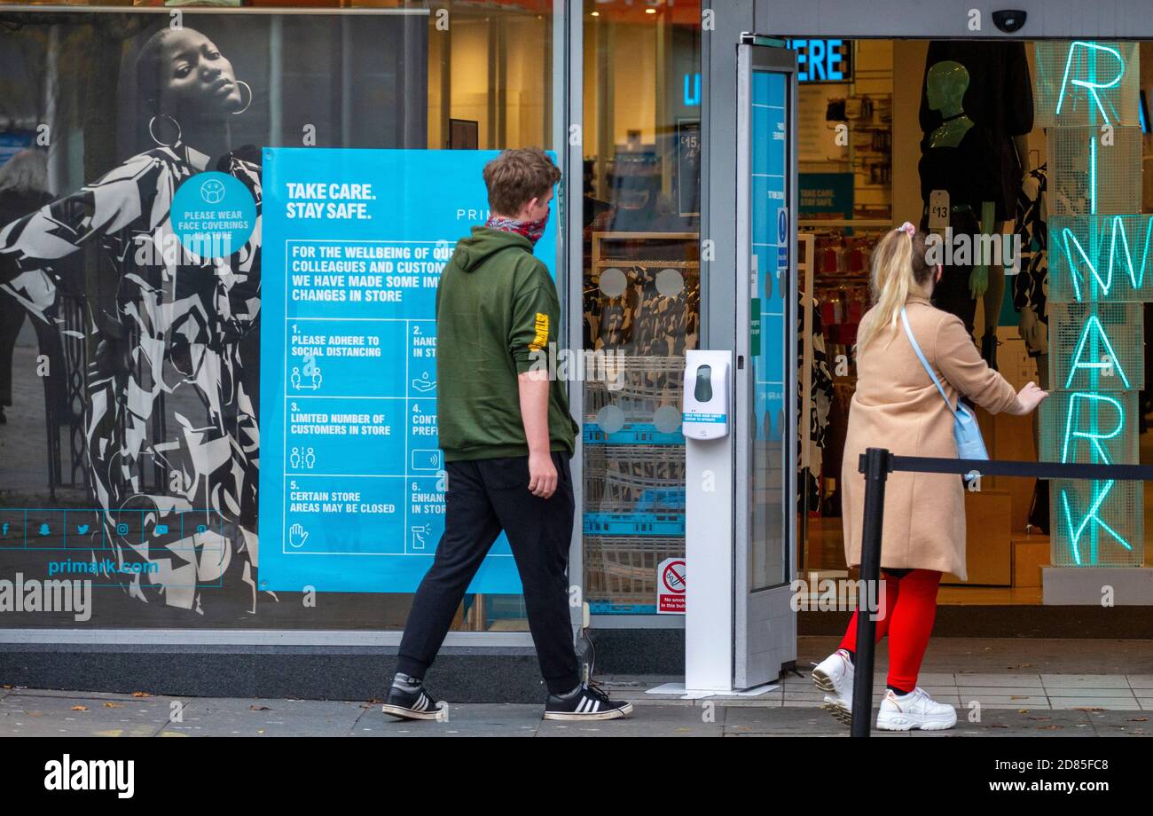 Wear face masks notices hi-res stock photography and images - Alamy