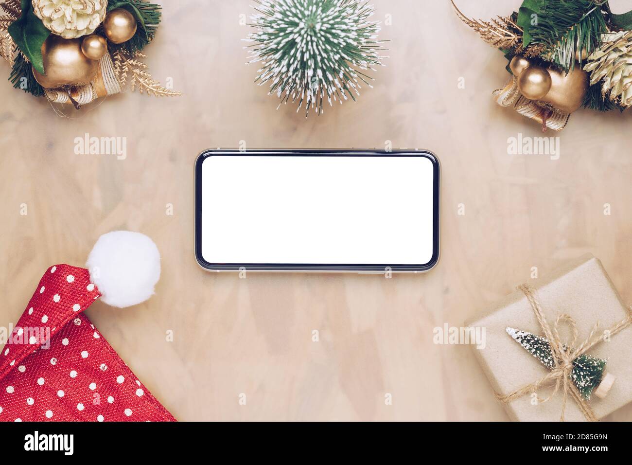 Mockup smartphone with blank white screen, new year gift box with Xmas ...