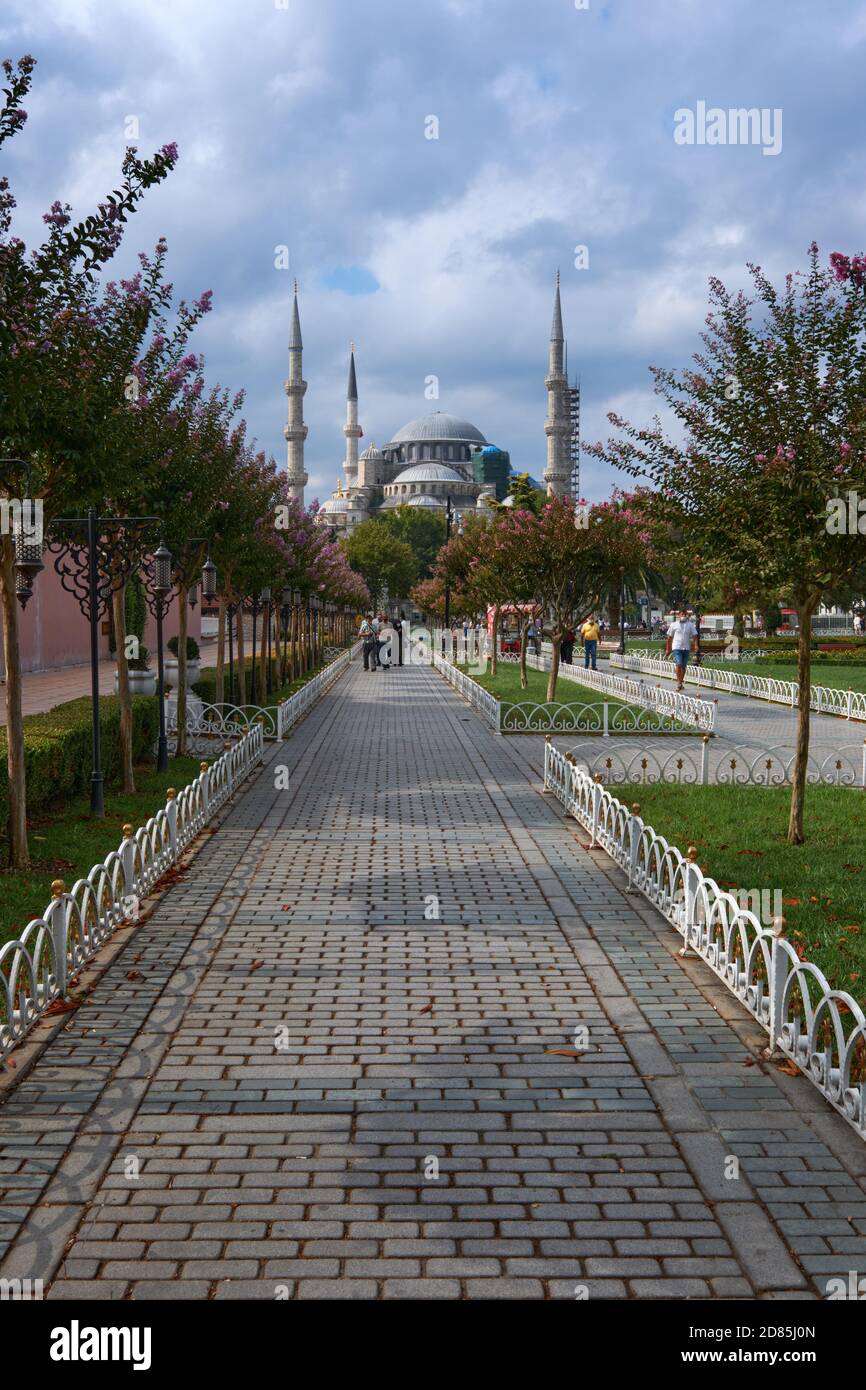Path leading to the Blue Mosque, Istanbul, Turkey Stock Photo - Alamy