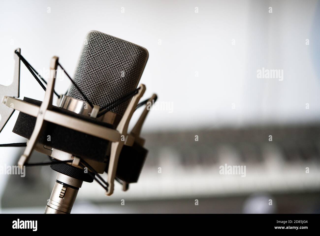 High quality microphone hi-res stock photography and images - Alamy