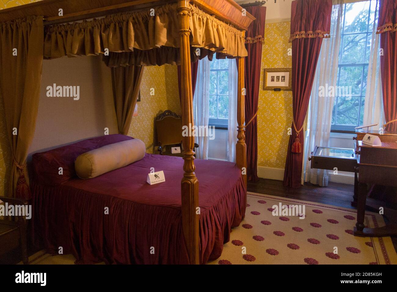 Charles dickens museum bed hi-res stock photography and images - Alamy