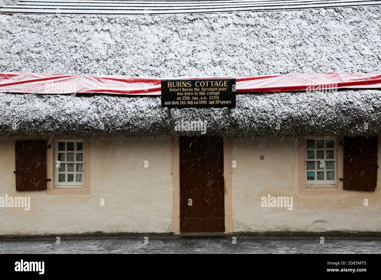 Burns Cottage, Alloway. Ayrshire, Scotland, UK The cottage with a lagre ...