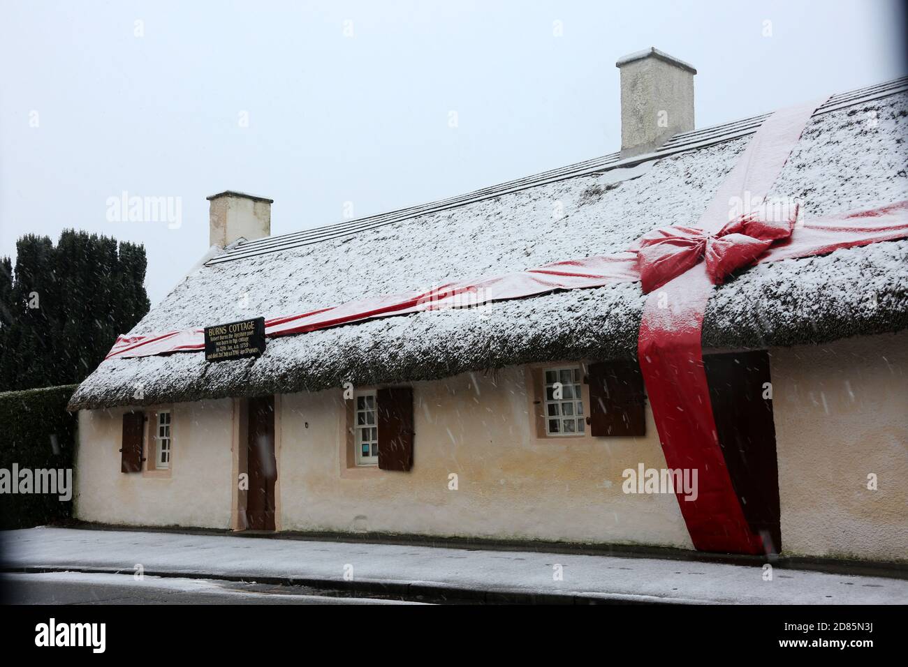 Burns Cottage, Alloway. Ayrshire, Scotland, UK The cottage with a lagre ...