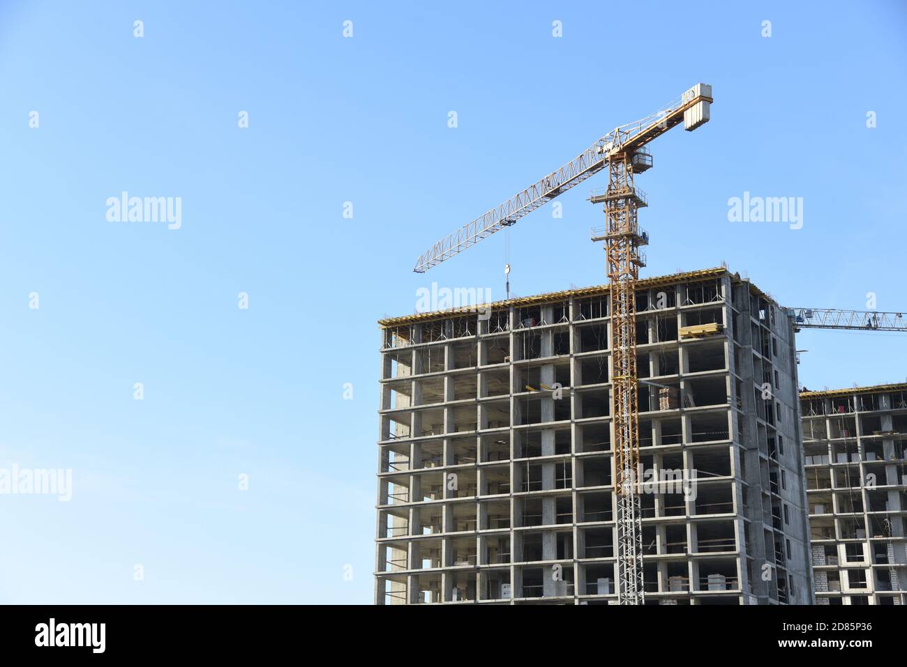 Hydraulic luffing jib tower cranes and workers being poured concrete ...