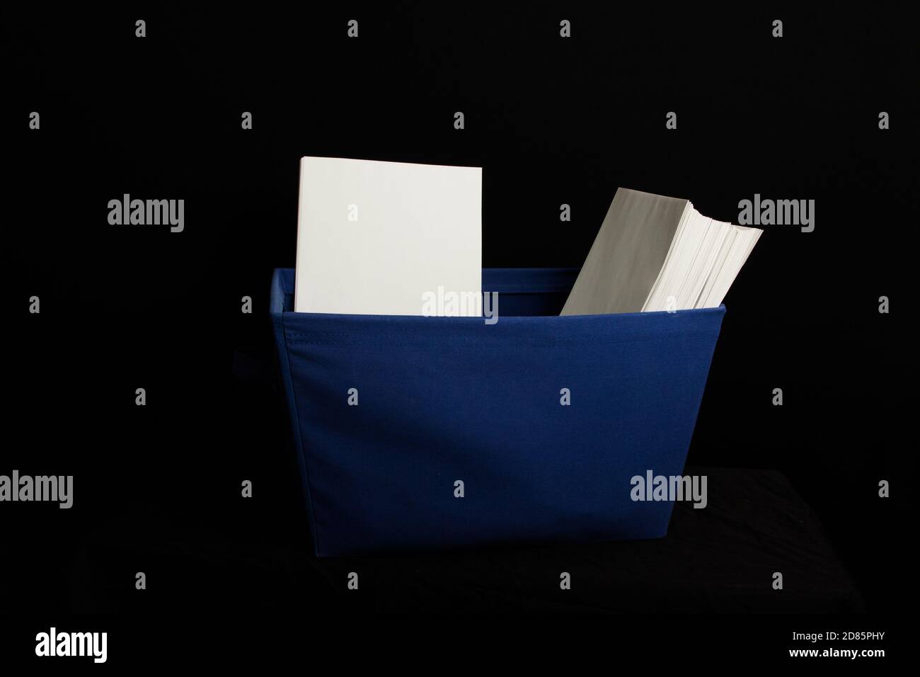 White envelopes hi-res stock photography and images - Alamy