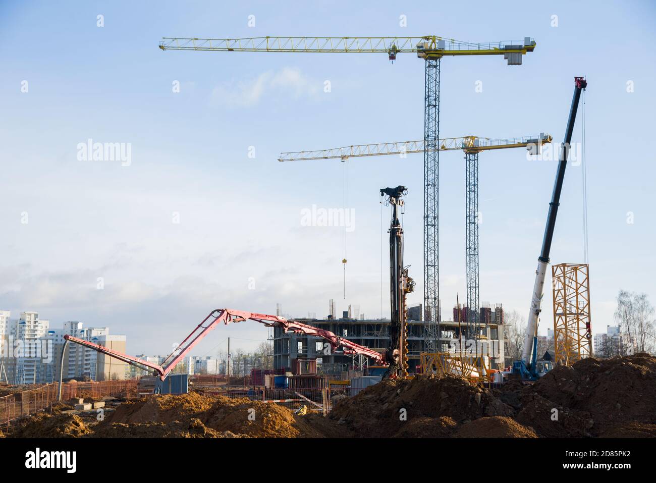 Hydraulic luffing jib tower cranes and workers being poured concrete ...