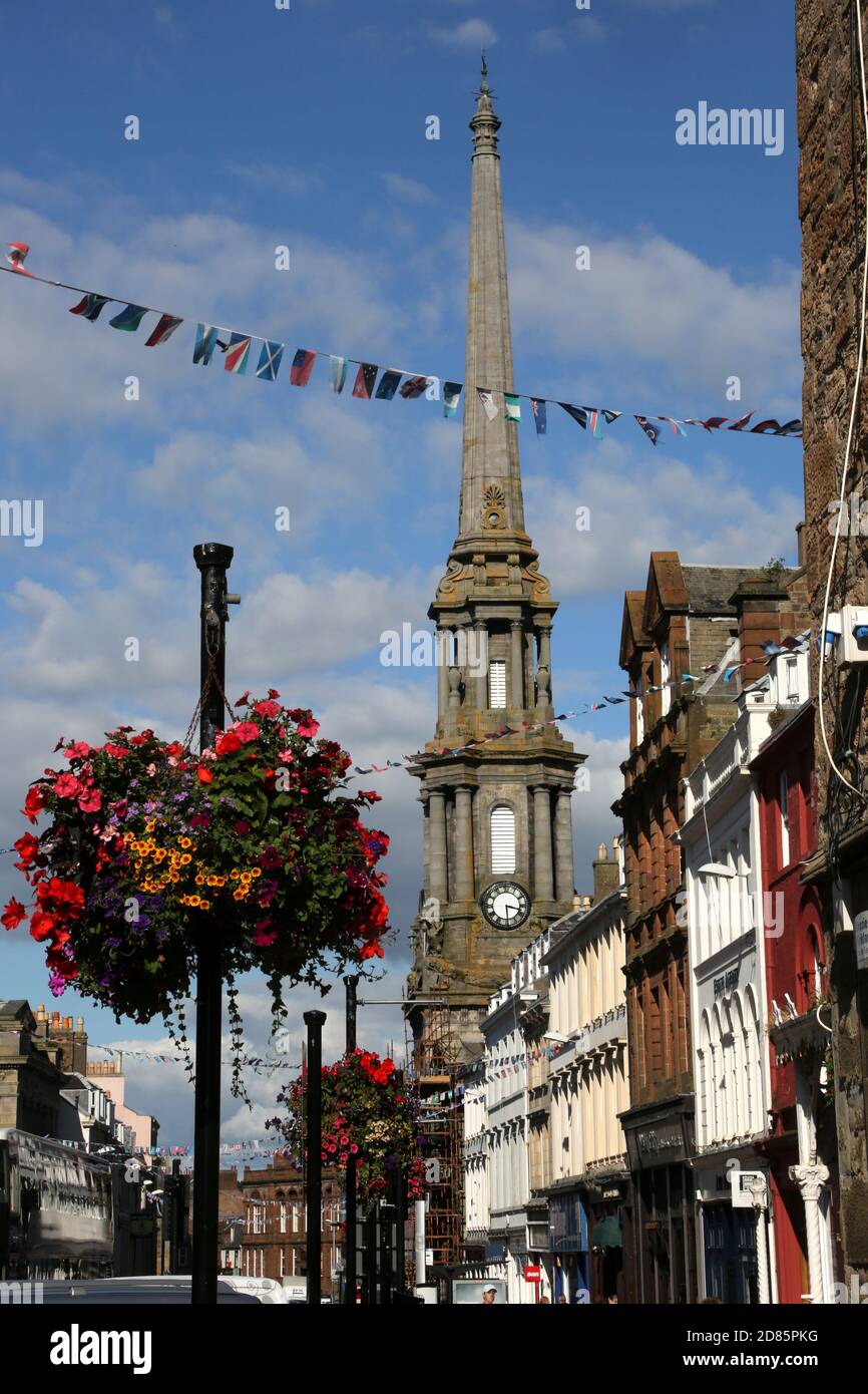 Retail windows lights day hi-res stock photography and images - Alamy