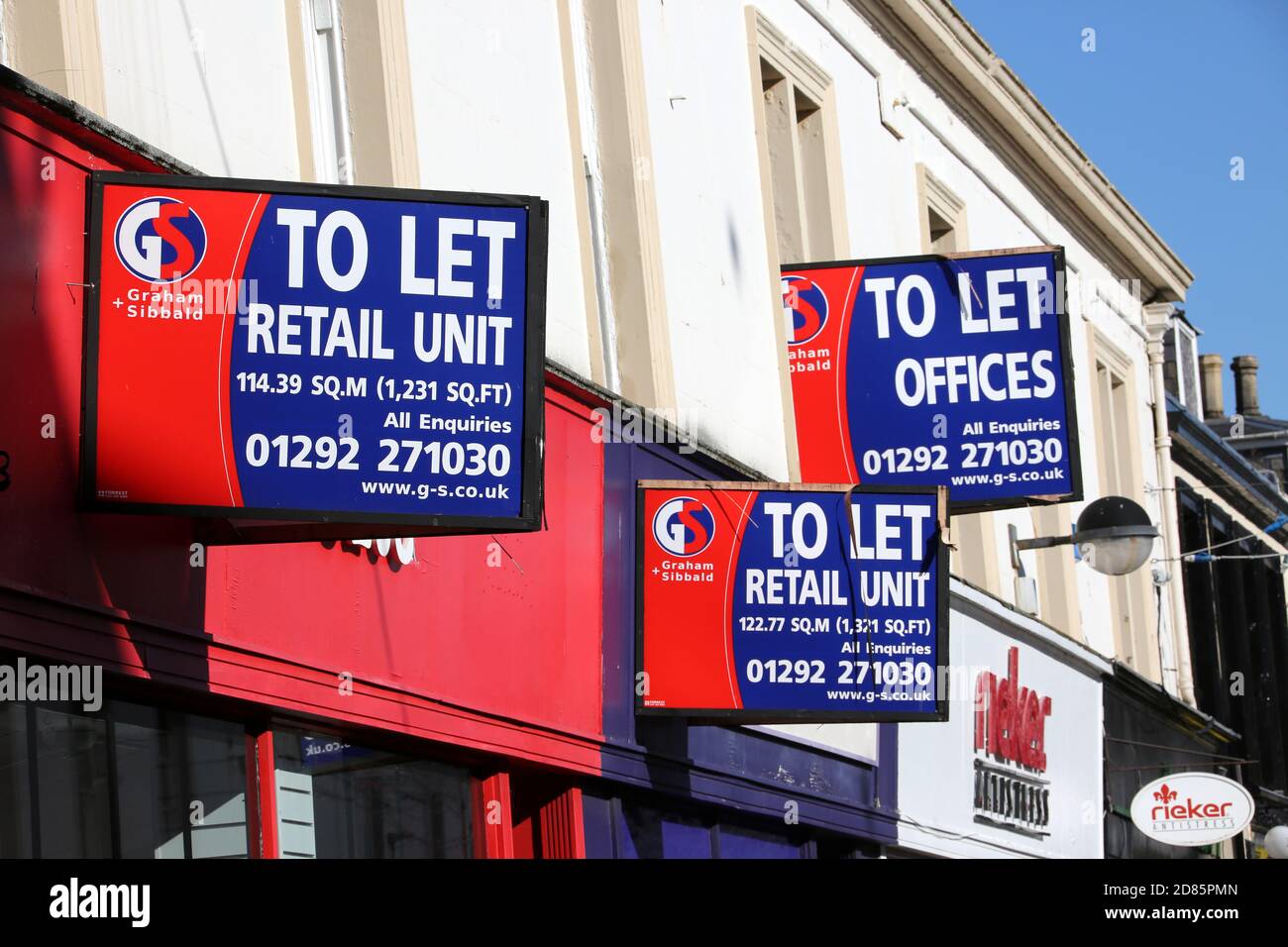 Empty high street shop unit scotland hi-res stock photography and ...