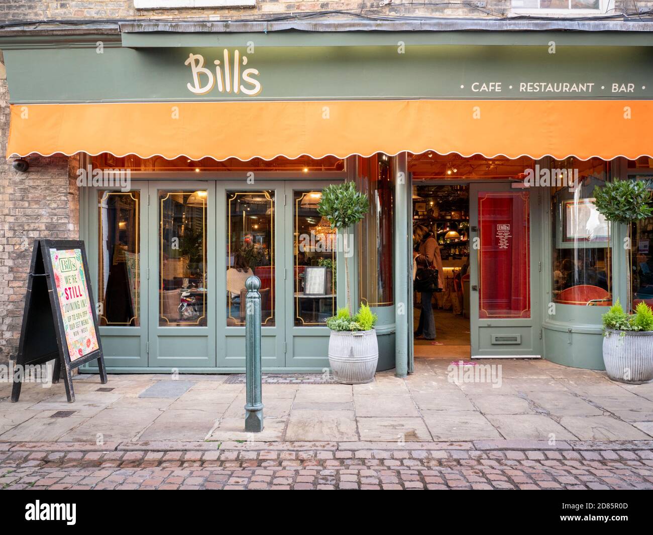 Bills restaurant hi-res stock photography and images - Alamy