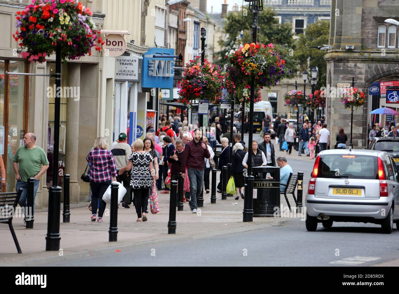 Retail windows lights day hi-res stock photography and images - Alamy