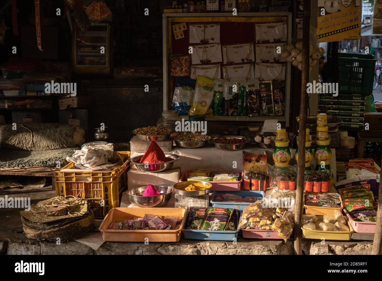 Messy shop display hi-res stock photography and images - Alamy