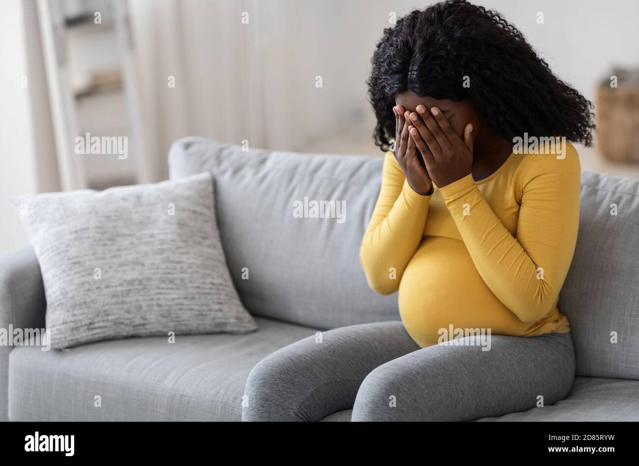 Crying black pregnant and sad hi-res stock photography and images - Alamy
