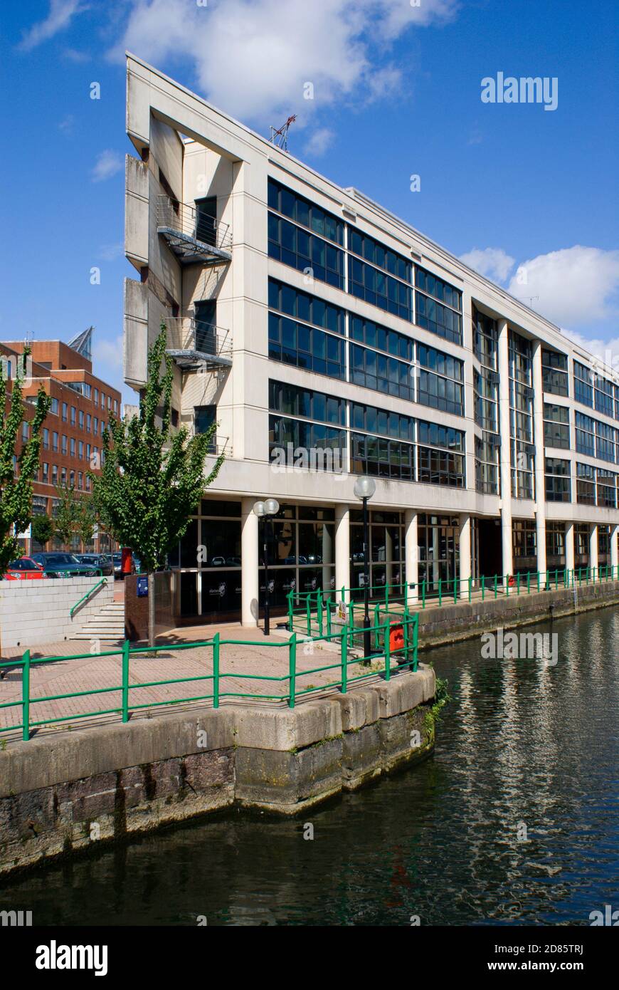 Waterside office buildings hi-res stock photography and images - Alamy