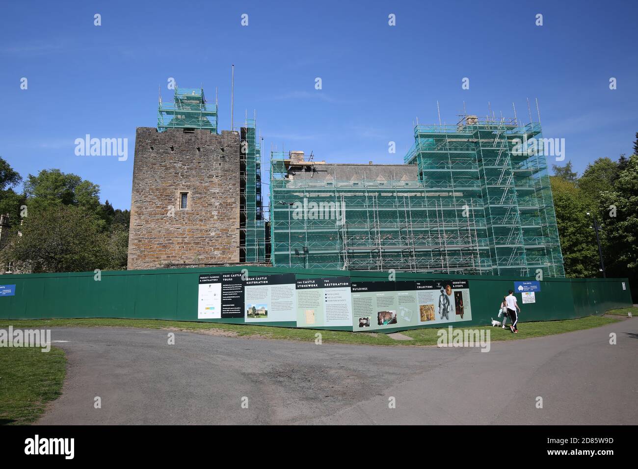 14h century castle hi-res stock photography and images - Alamy