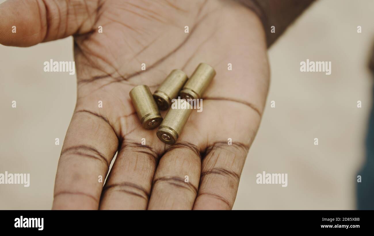 Opening gun case hi-res stock photography and images - Alamy