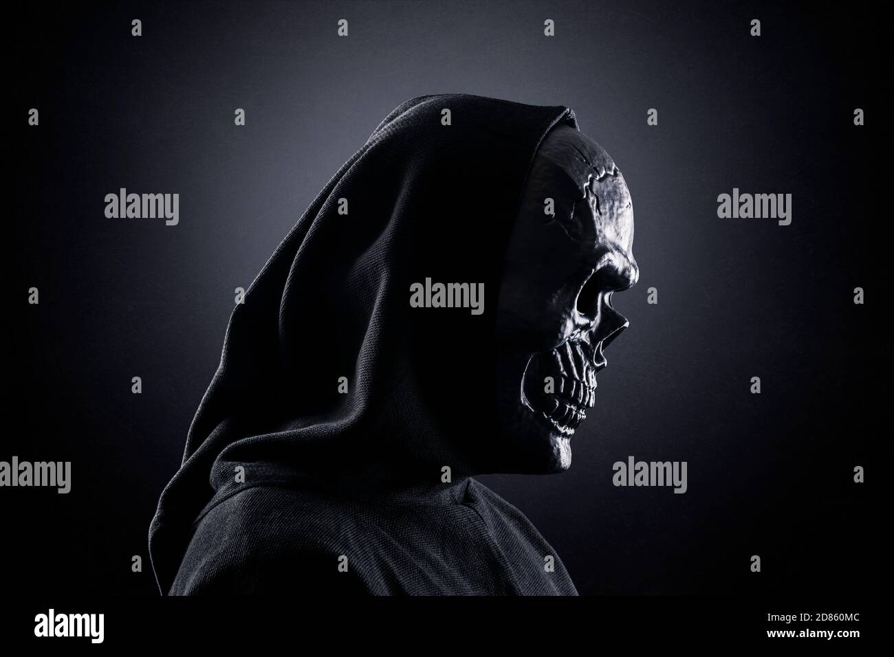 Grim reaper hood hi-res stock photography and images - Alamy