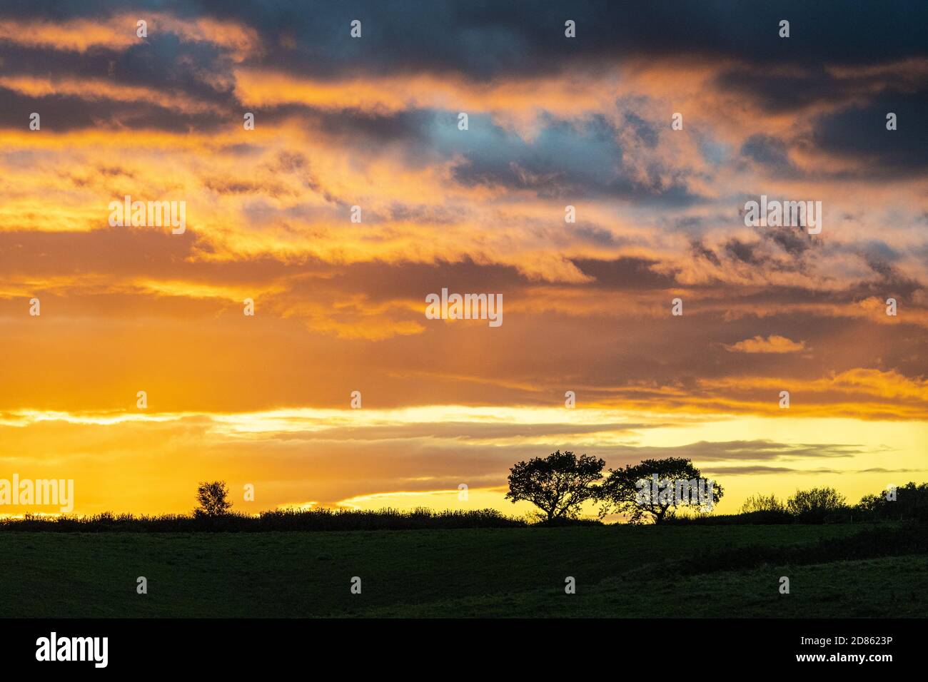 Stunning view dramatic sunset hi-res stock photography and images - Alamy