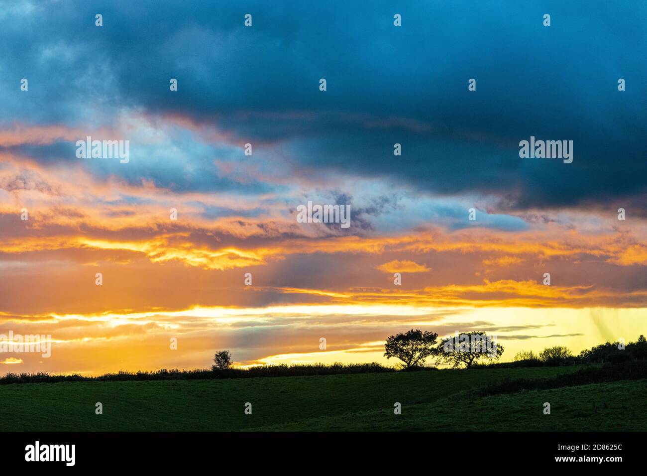 Beautiful landscape stunning sunset hi-res stock photography and images ...