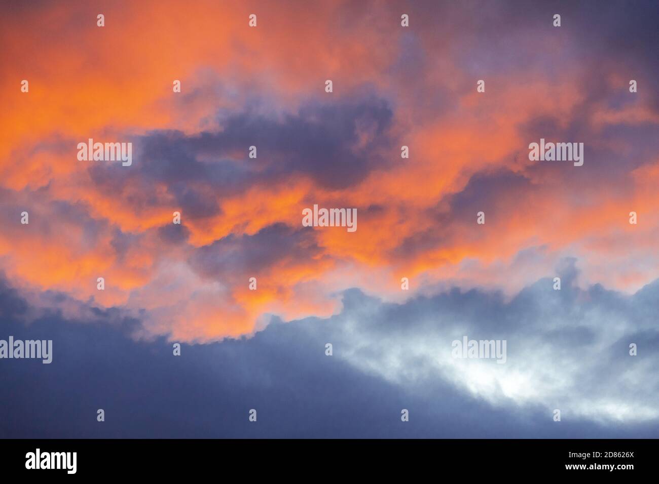 Beautiful sunset red cloudscape hi-res stock photography and images - Alamy