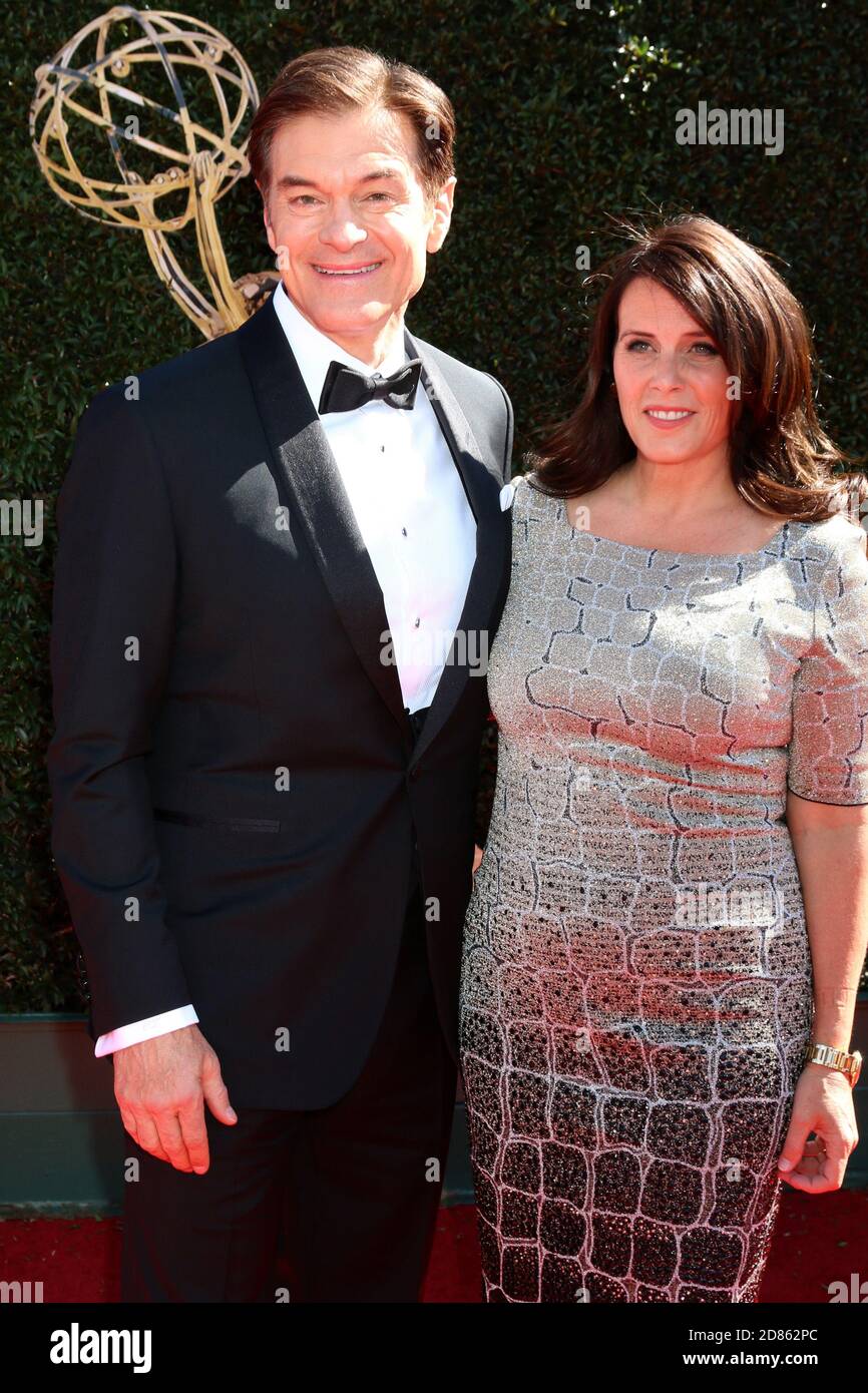 LOS ANGELES - APR 30: Mehmet Oz, Lisa Oz at the 44th Daytime Emmy ...