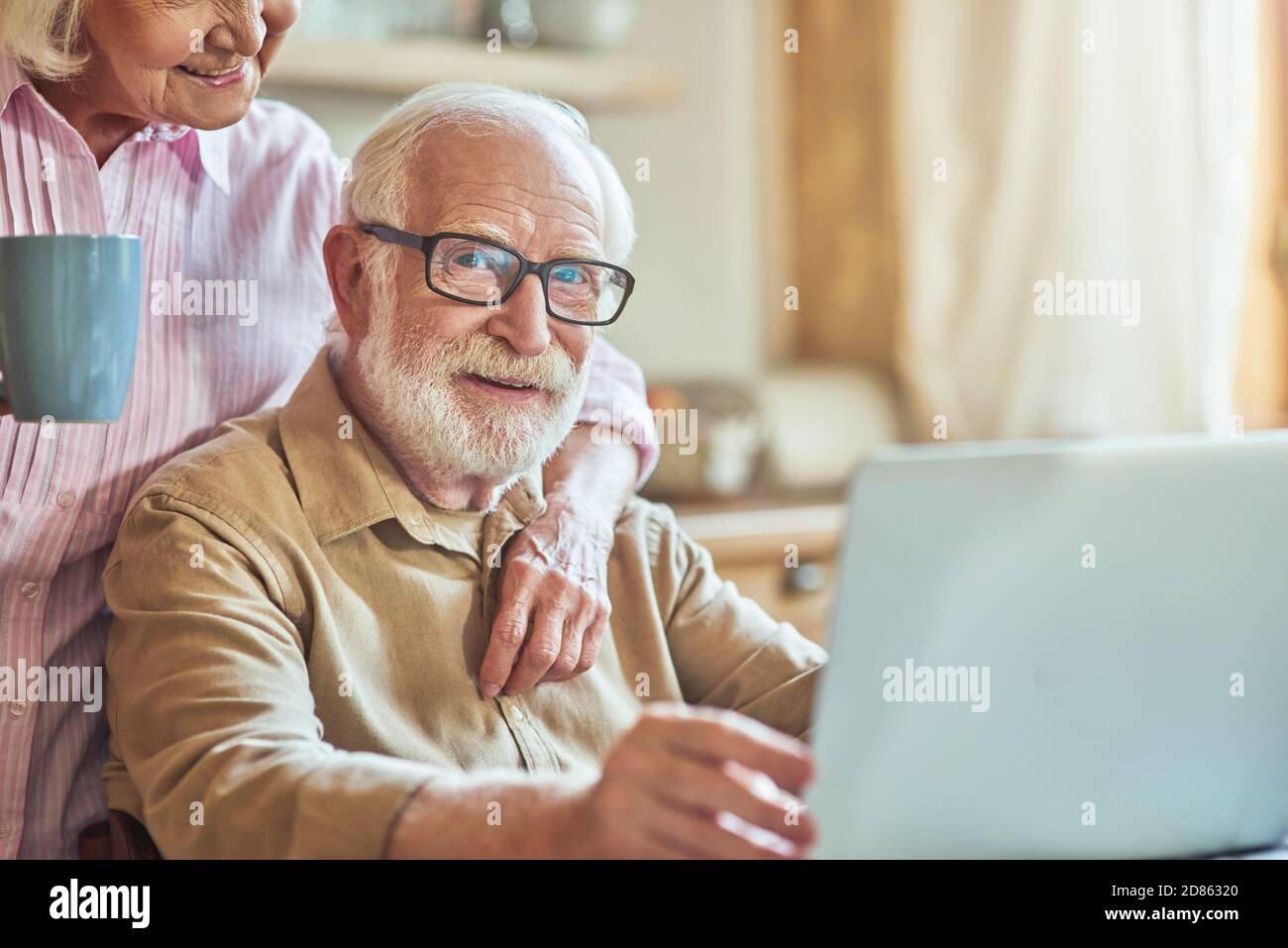 Old lady working in laptop hi-res stock photography and images - Alamy