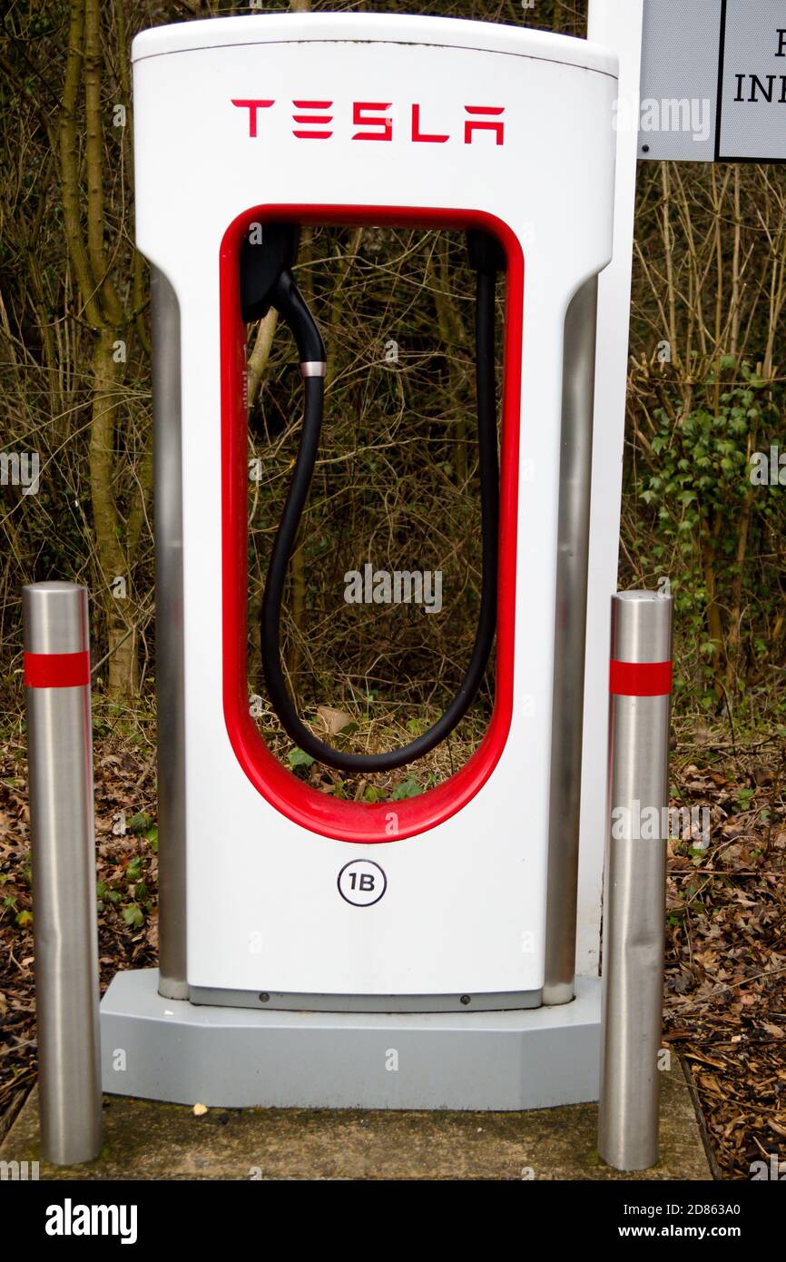 Reading station and car park hi-res stock photography and images - Alamy