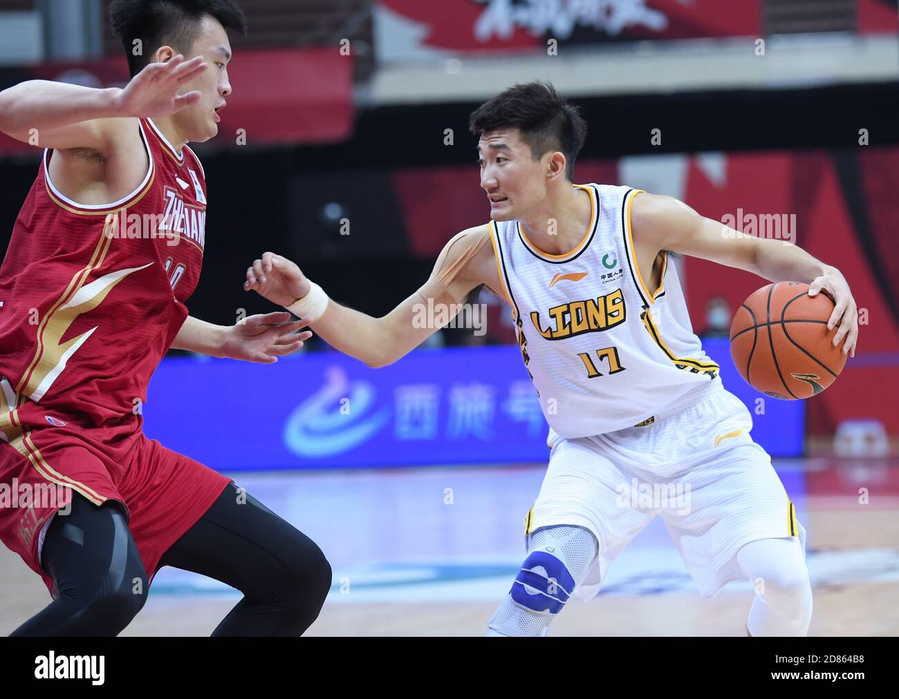 Zhuji, China's Zhejiang Province. 27th Oct, 2020. Sun Minghui (R) of ...
