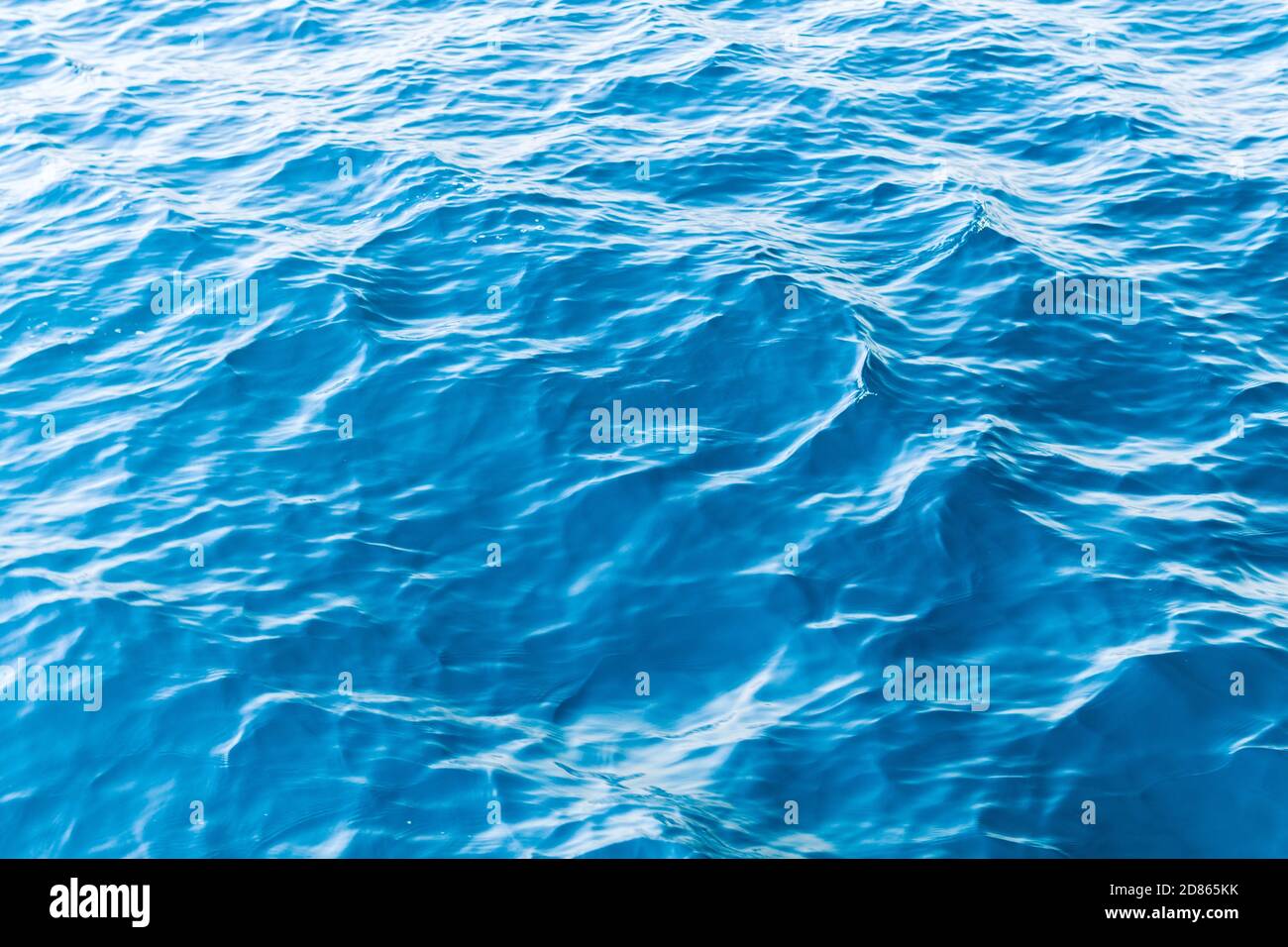 Slow motion waves tropical shore hi-res stock photography and images ...