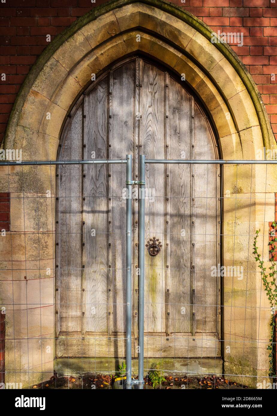 Closed church hi-res stock photography and images - Alamy