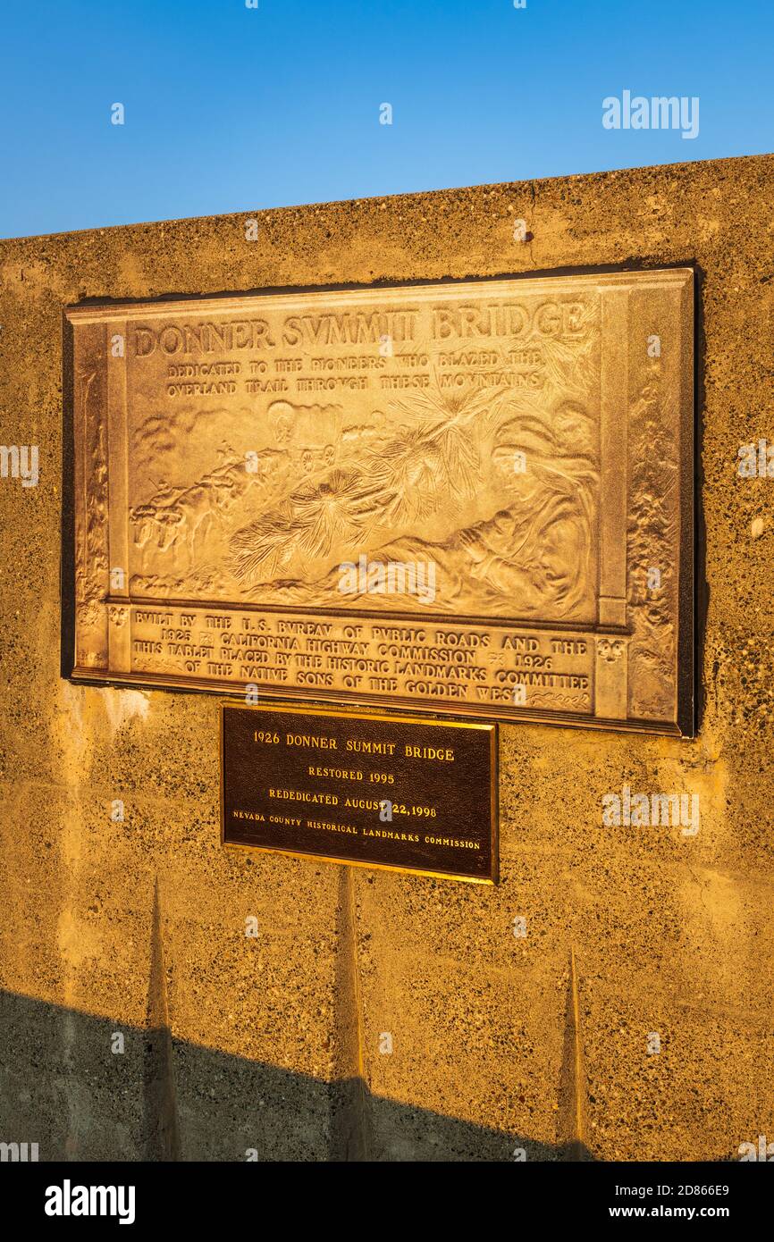 Donner pass sign hi-res stock photography and images - Alamy