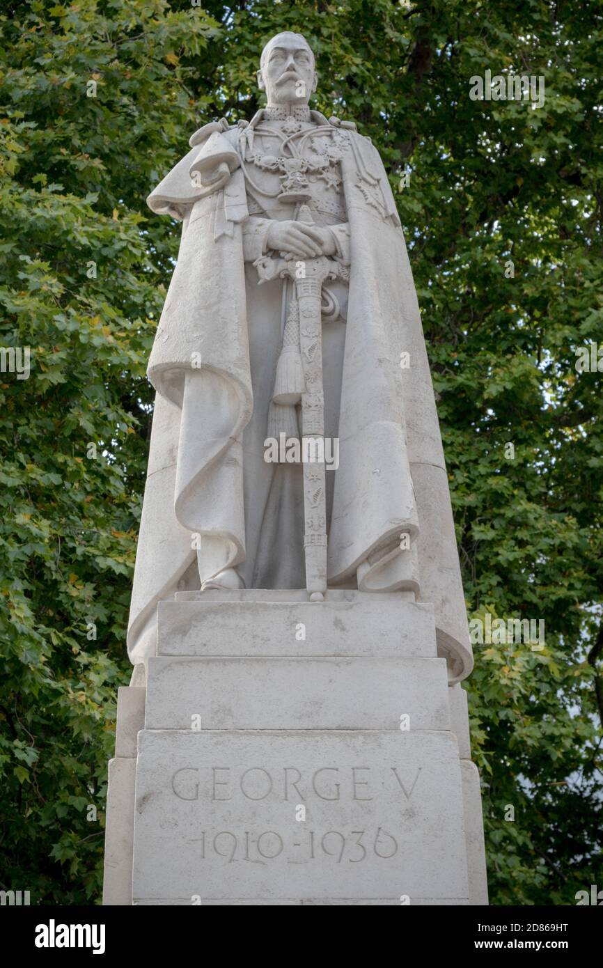 London, 28th September 2017:-Statue of King George 5th opposite the ...
