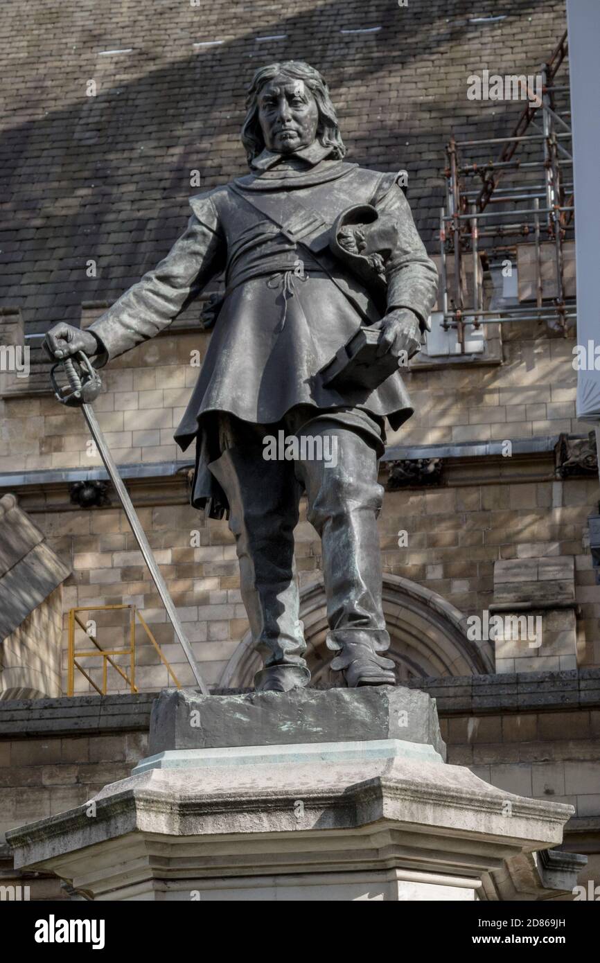 London, 28th September 2017:-Statue of Oliver Cromwell at the Palace of ...