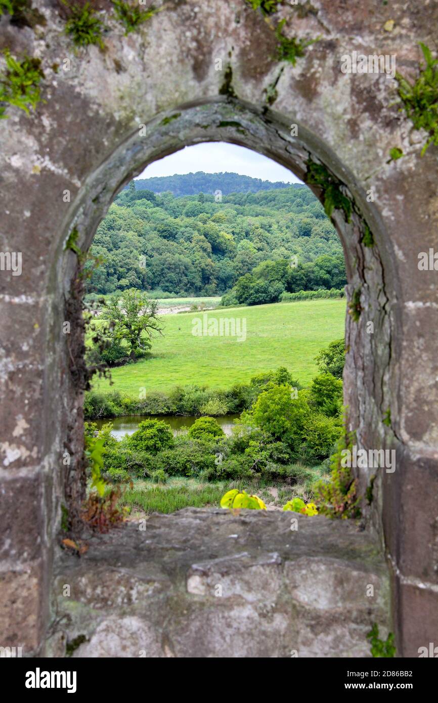 Castlewindow hi-res stock photography and images - Alamy