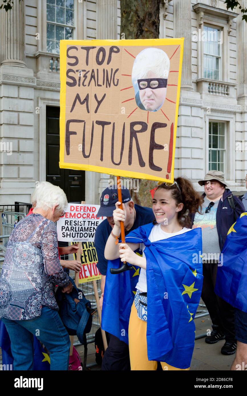 Suspend hi-res stock photography and images - Alamy